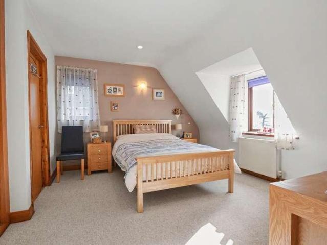5 bed house for sale