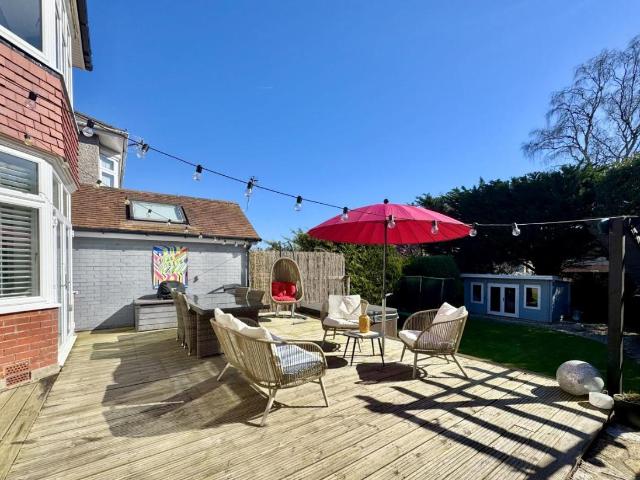5 bed house for sale