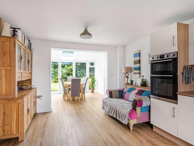 5 bed house for sale