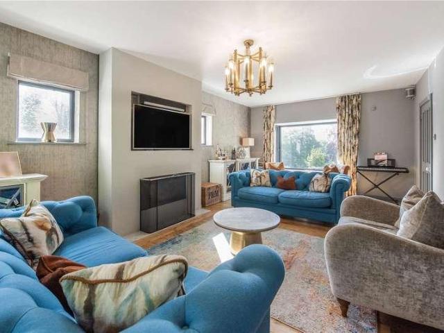 5 bed house for sale