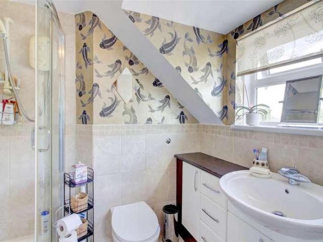 5 bed house for sale
