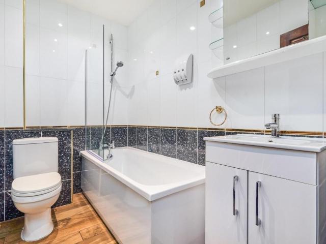 5 bed house for sale
