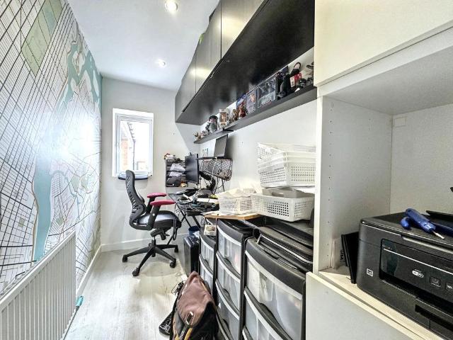 5 bed house for sale