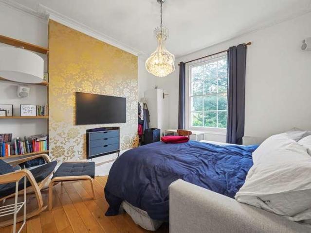 5 bed house for sale