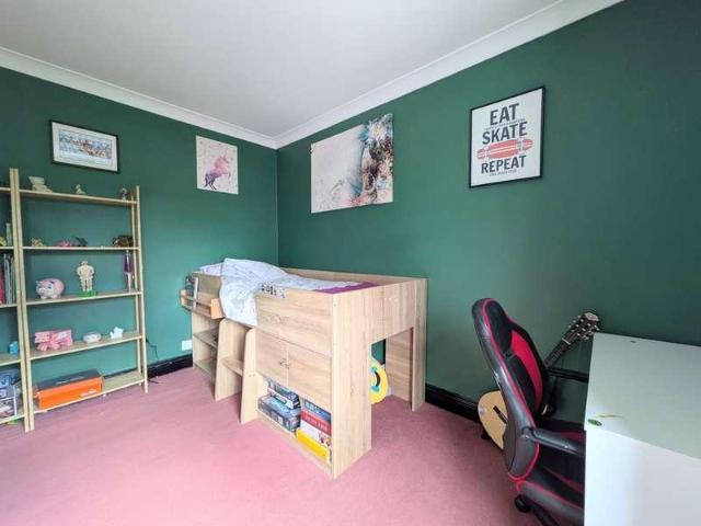 5 bed house for sale