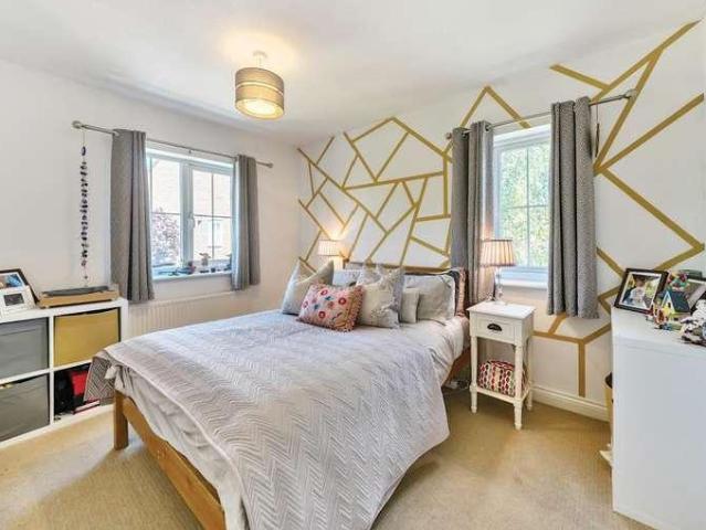 5 bed house for sale