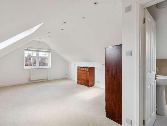 5 bed house for sale