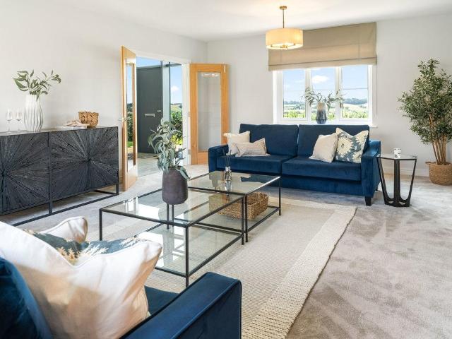 5 bed house for sale