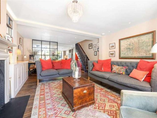 5 bed house for sale
