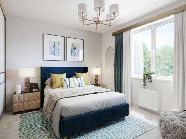 5 bed house for sale