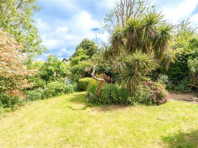 5 bed house for sale