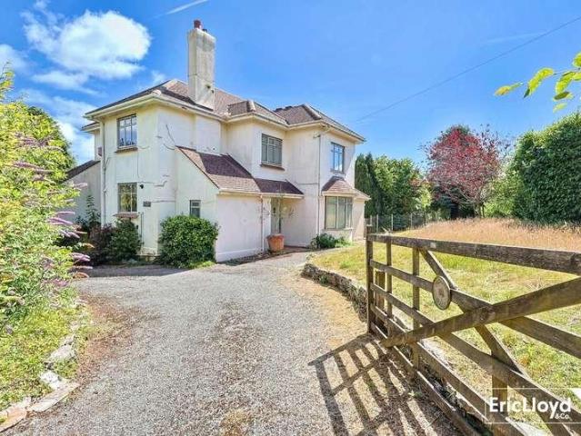 5 bed house for sale