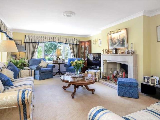 5 bed house for sale