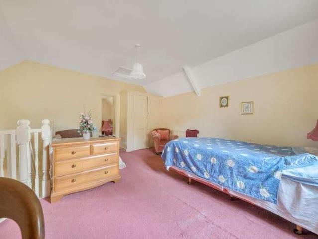 5 bed house for sale