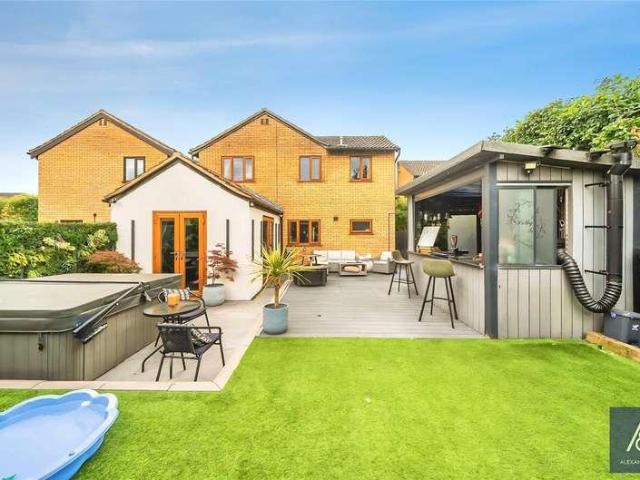 5 bed house for sale