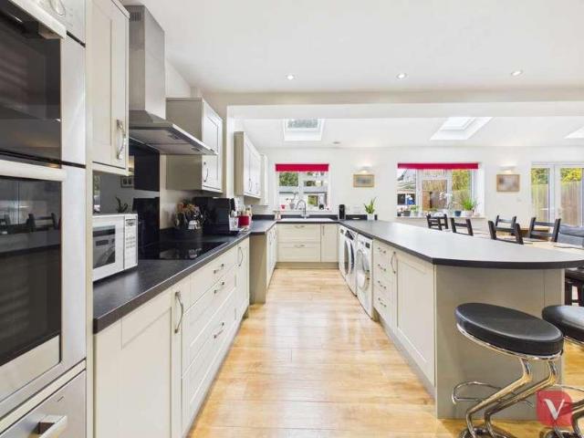 5 bed house for sale