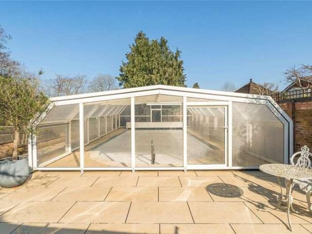 5 bed house for sale