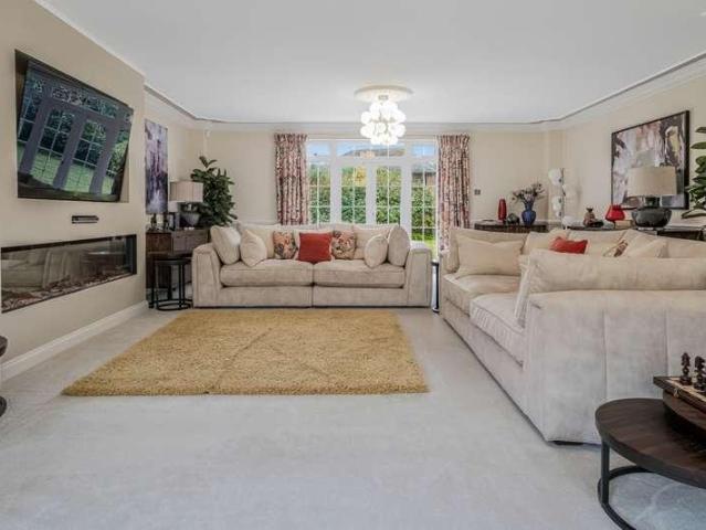 5 bed house for sale