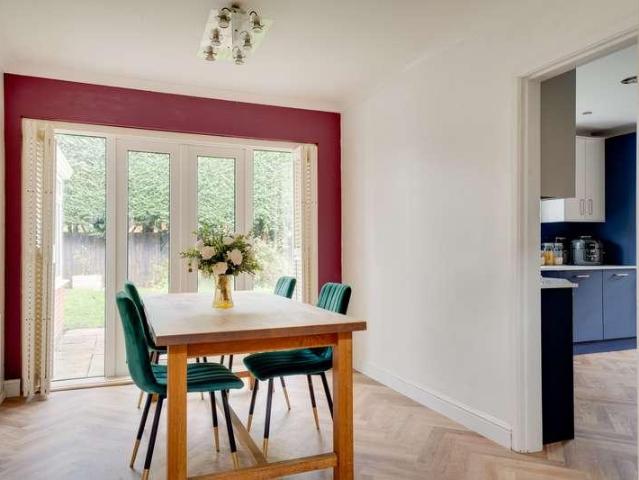5 bed house for sale