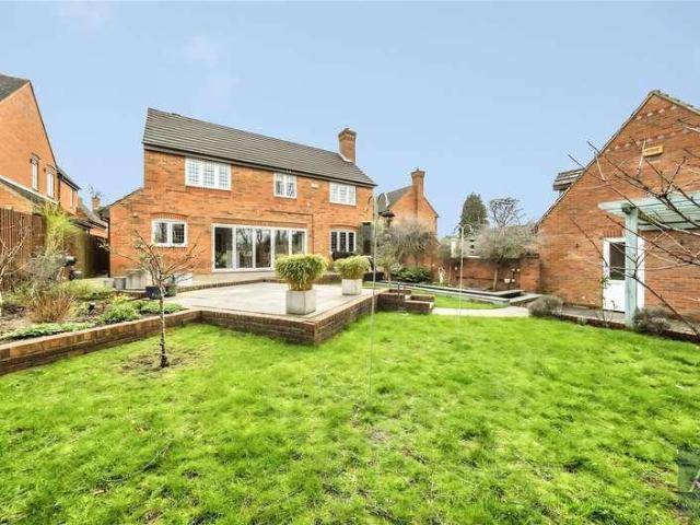5 bed house for sale
