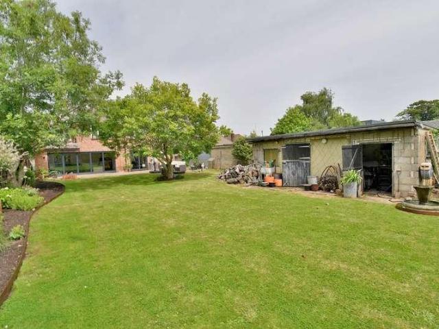 5 bed house for sale