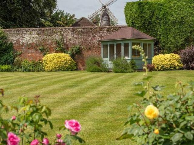 5 bed house for sale