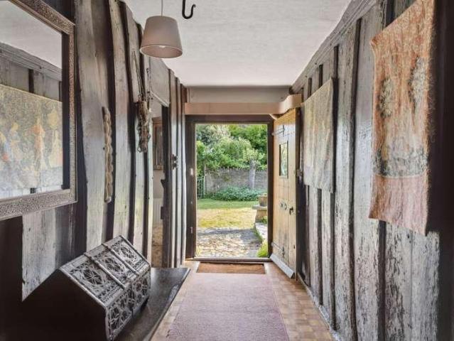 5 bed house for sale