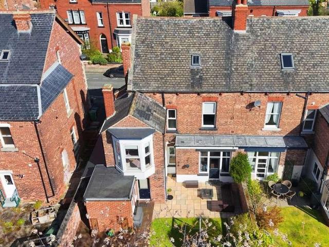 5 bed house for sale