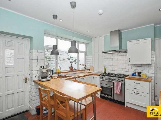 5 bed house for sale