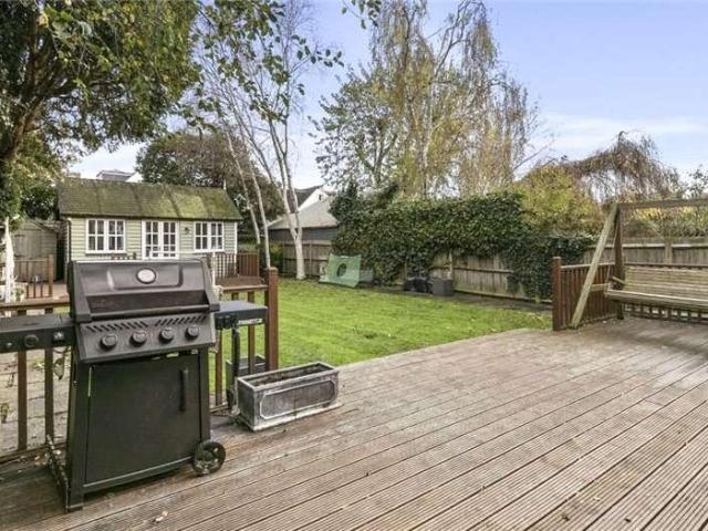 5 bed house for sale