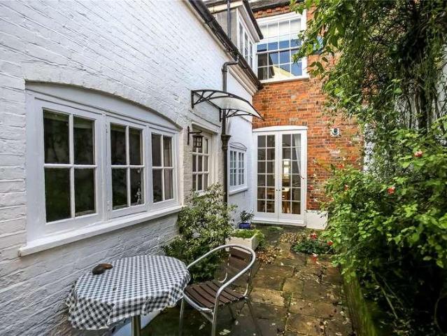 5 bed house for sale