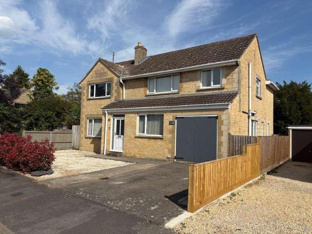 5 bed house for sale