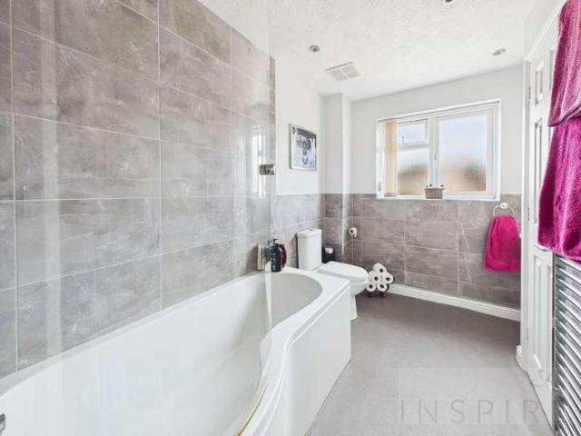 5 bed house for sale