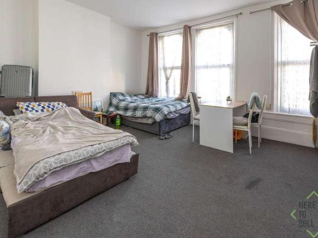 5 bed house for sale