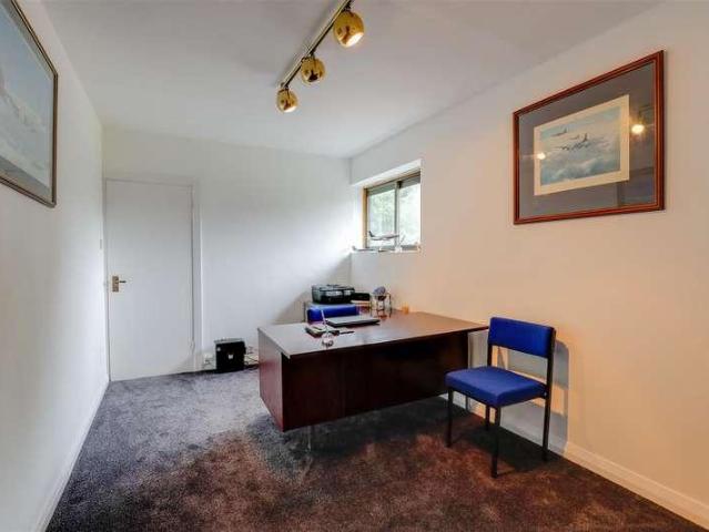 5 bed house for sale