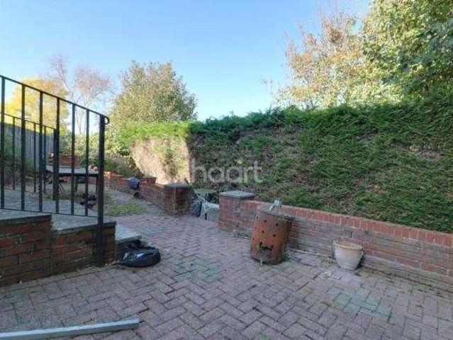 5 bed house for sale
