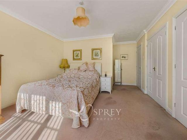5 bed house for sale