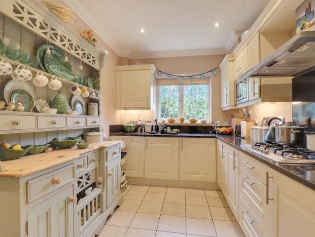 5 bed house for sale