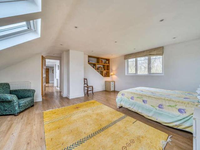 5 bed house for sale