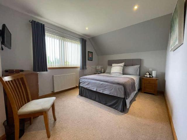 5 bed house for sale
