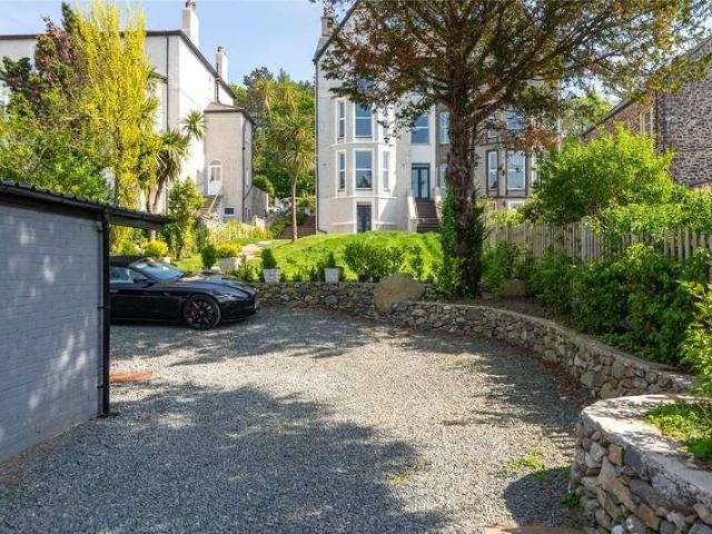 5 bed house for sale