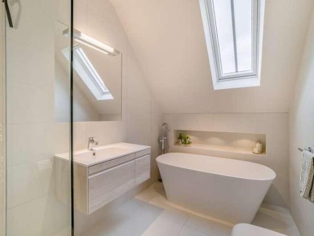 5 bed house for sale