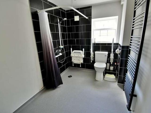 5 bed house for sale