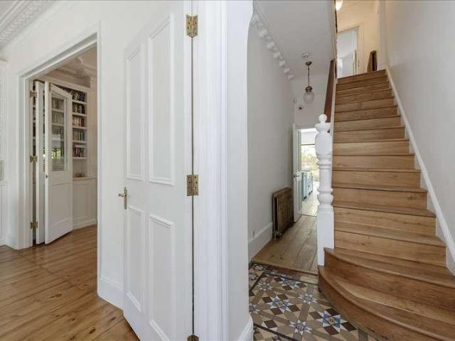5 bed house for sale