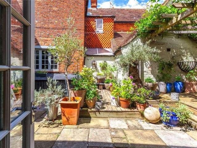 5 bed house for sale