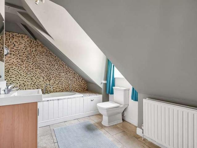 5 bed house for sale