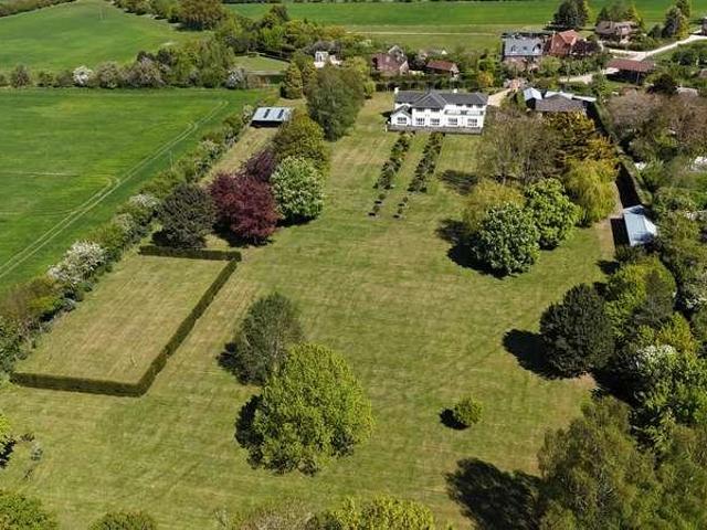 5 bed house for sale