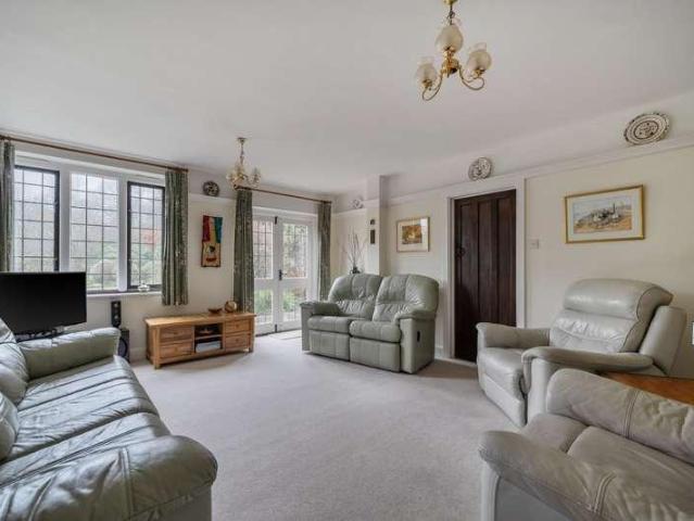 5 bed house for sale