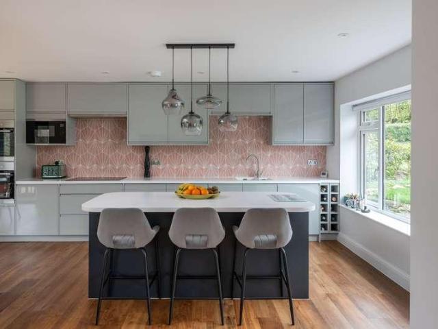 5 bed house for sale