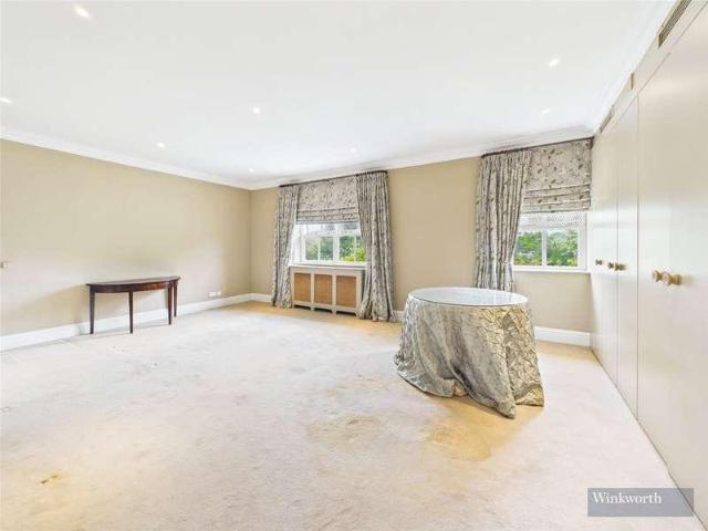 5 bed house for sale